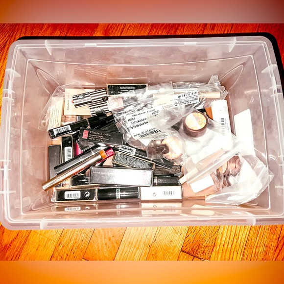 Elizabeth Arden | Makeup | Huge Lot Of Brand New Elizabeth Arden Makeup ...